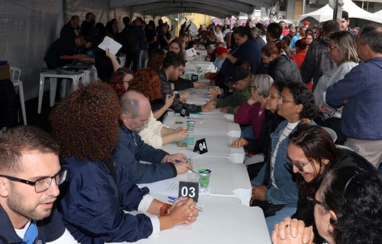 Entrega de títulos de propriedade - Estadão Expresso São Paulo